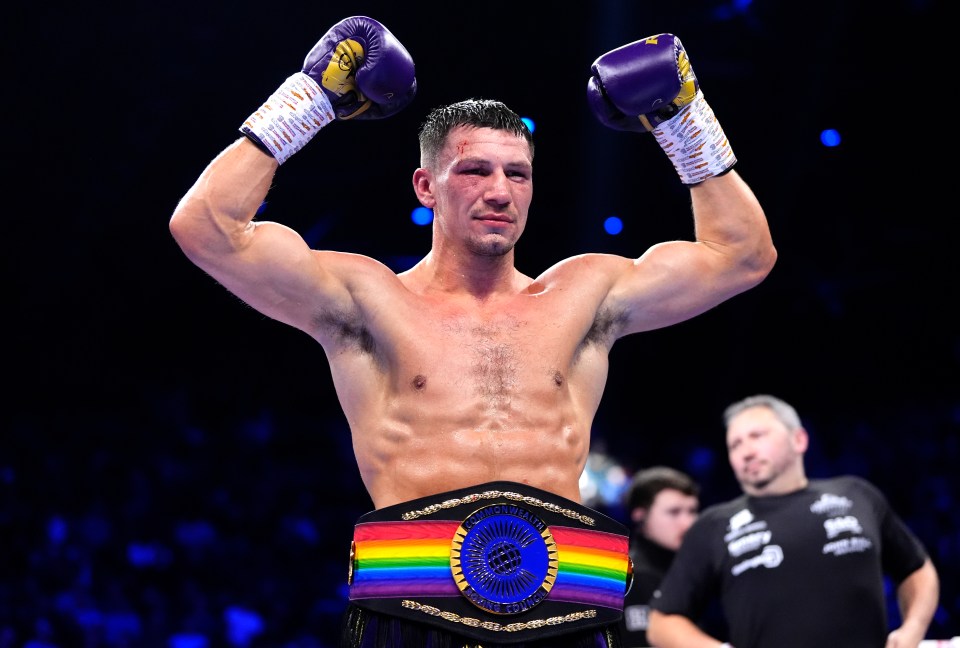 Boxer defender from West Ham makes a drastic career step: From auto ...