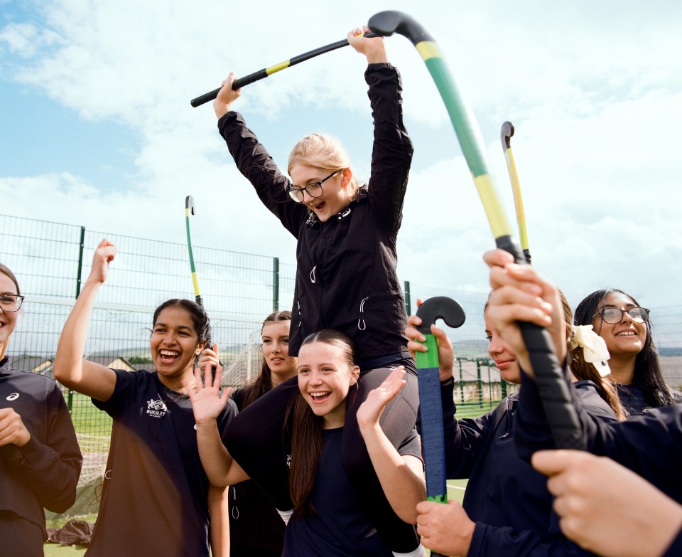 New school uniform for girls: how special clothing will reduce dropout ...