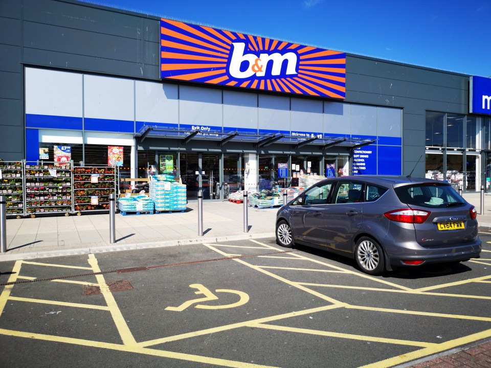 B&M has a paper wrapping sale for 50p: how to grab one - all the latest ...