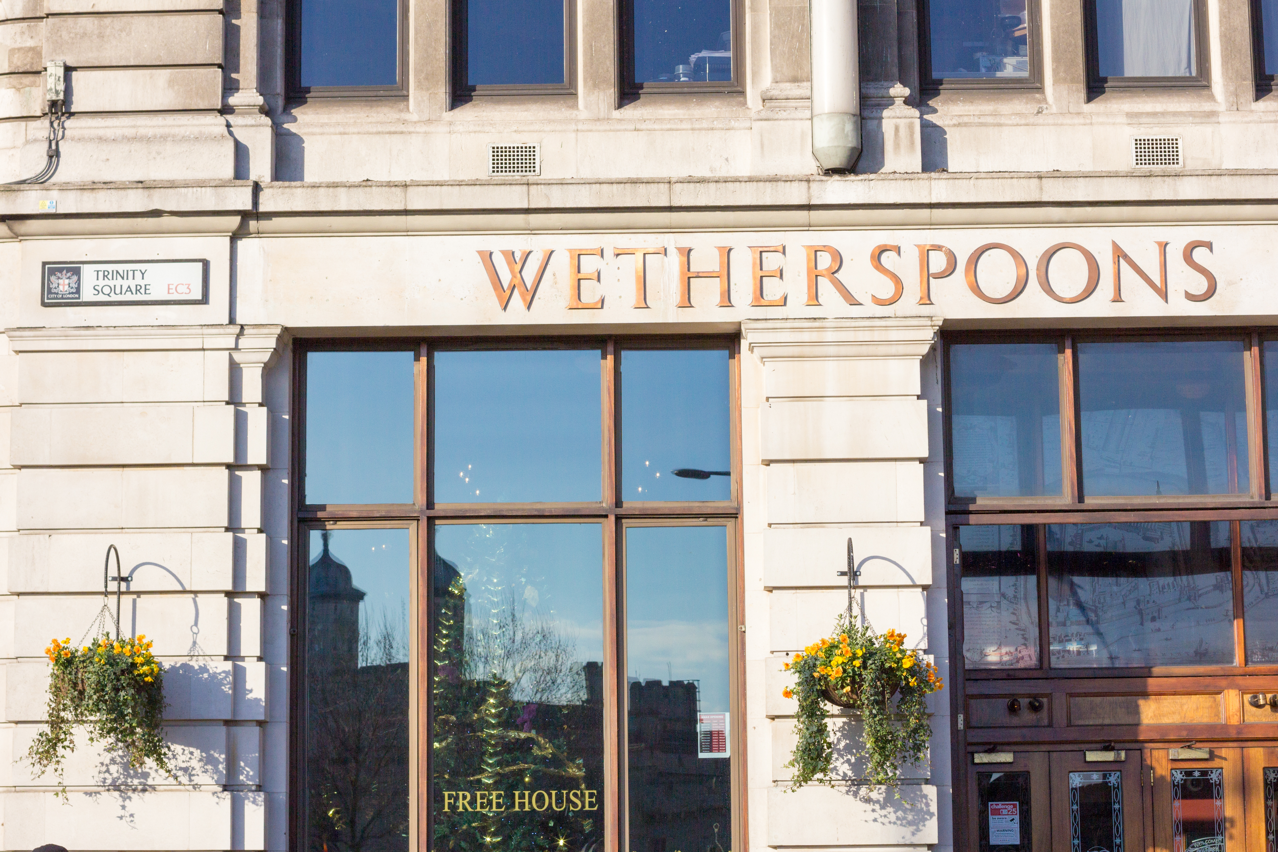 Wetherspoons закриває два культові паби: які заклади зникають - всі ...